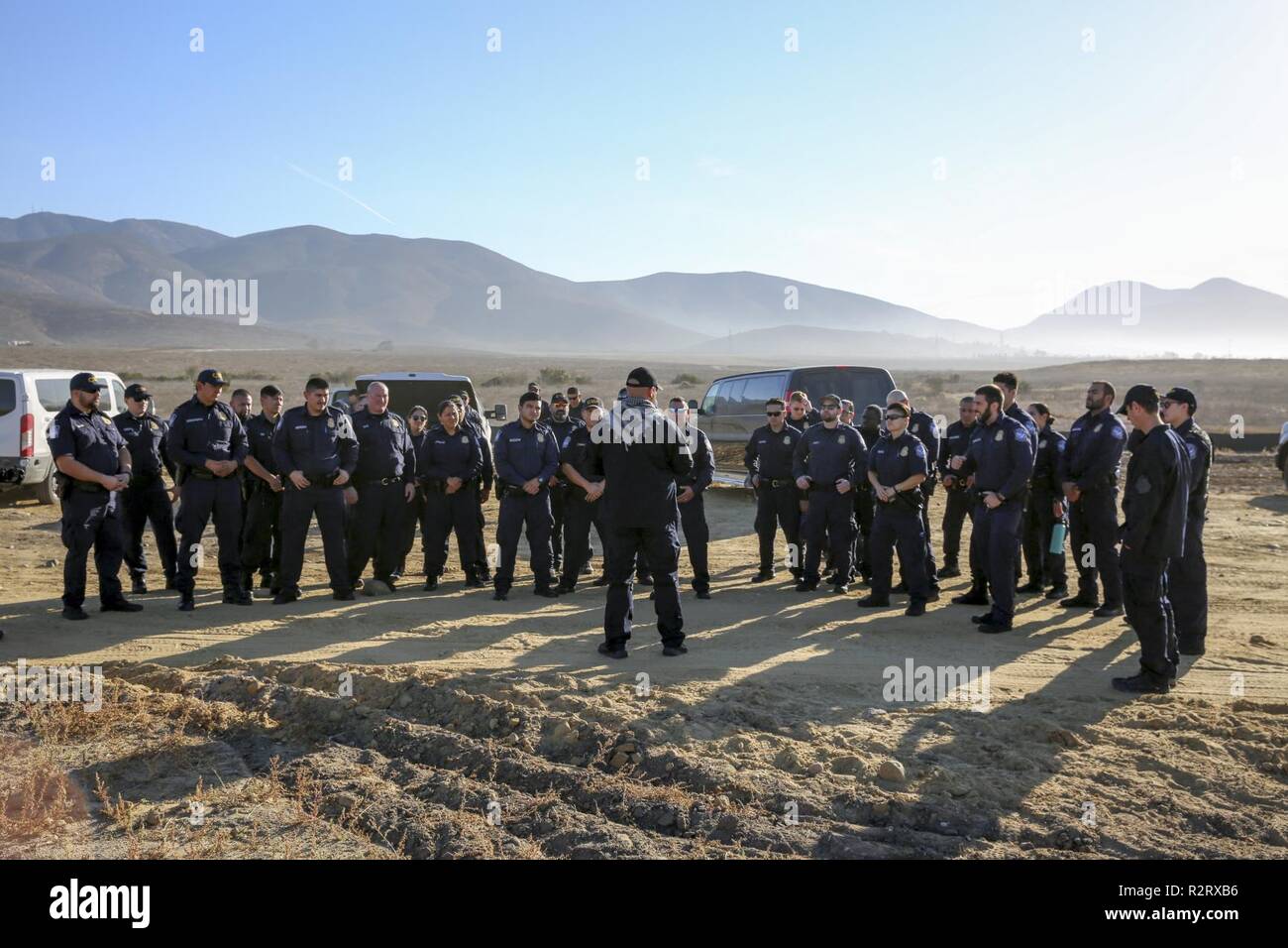 Officers from the San Diego Field Office Special Response Team (SRT ...
