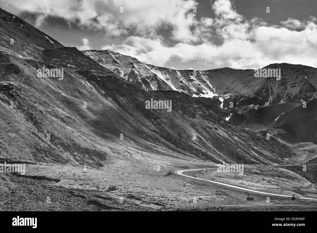 Alaska atigun pass range dalton hi-res stock photography and images - Alamy