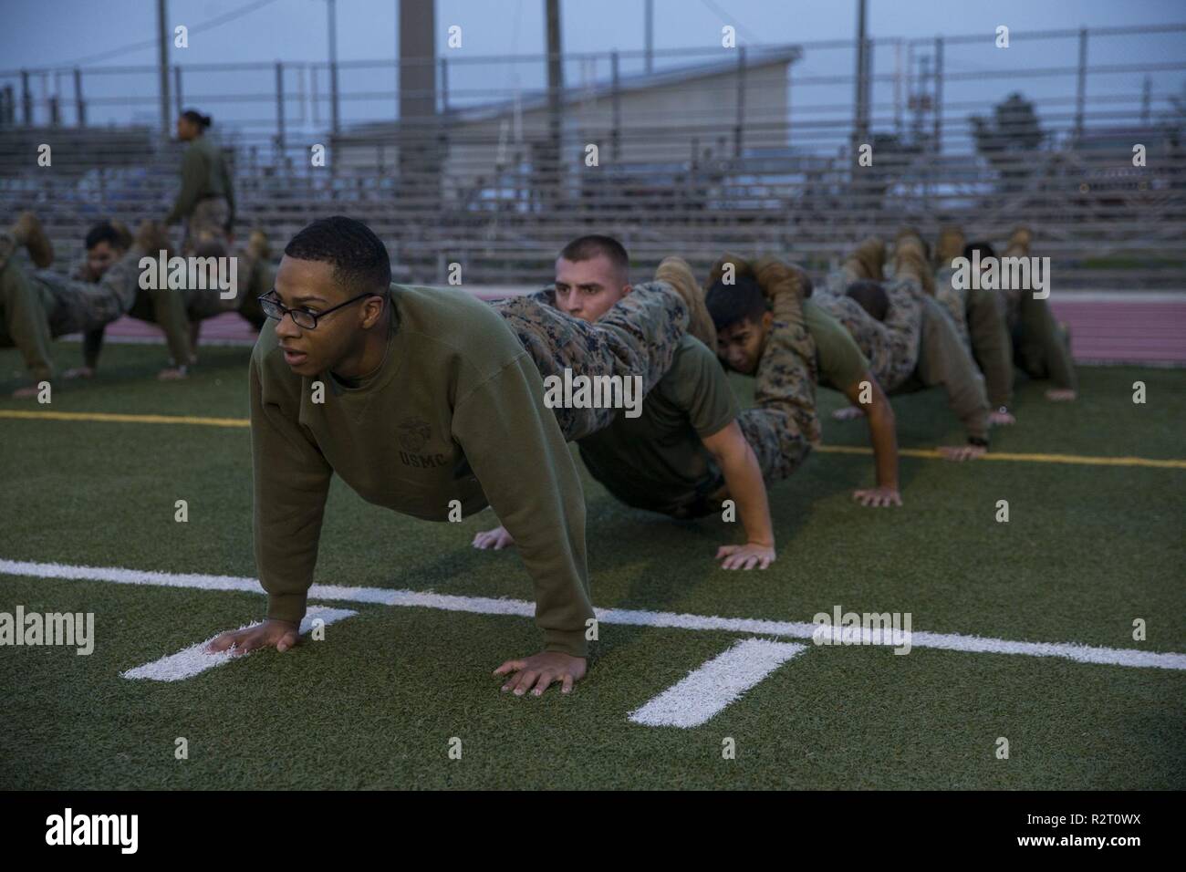 Squad push ups hi-res stock photography and images - Alamy