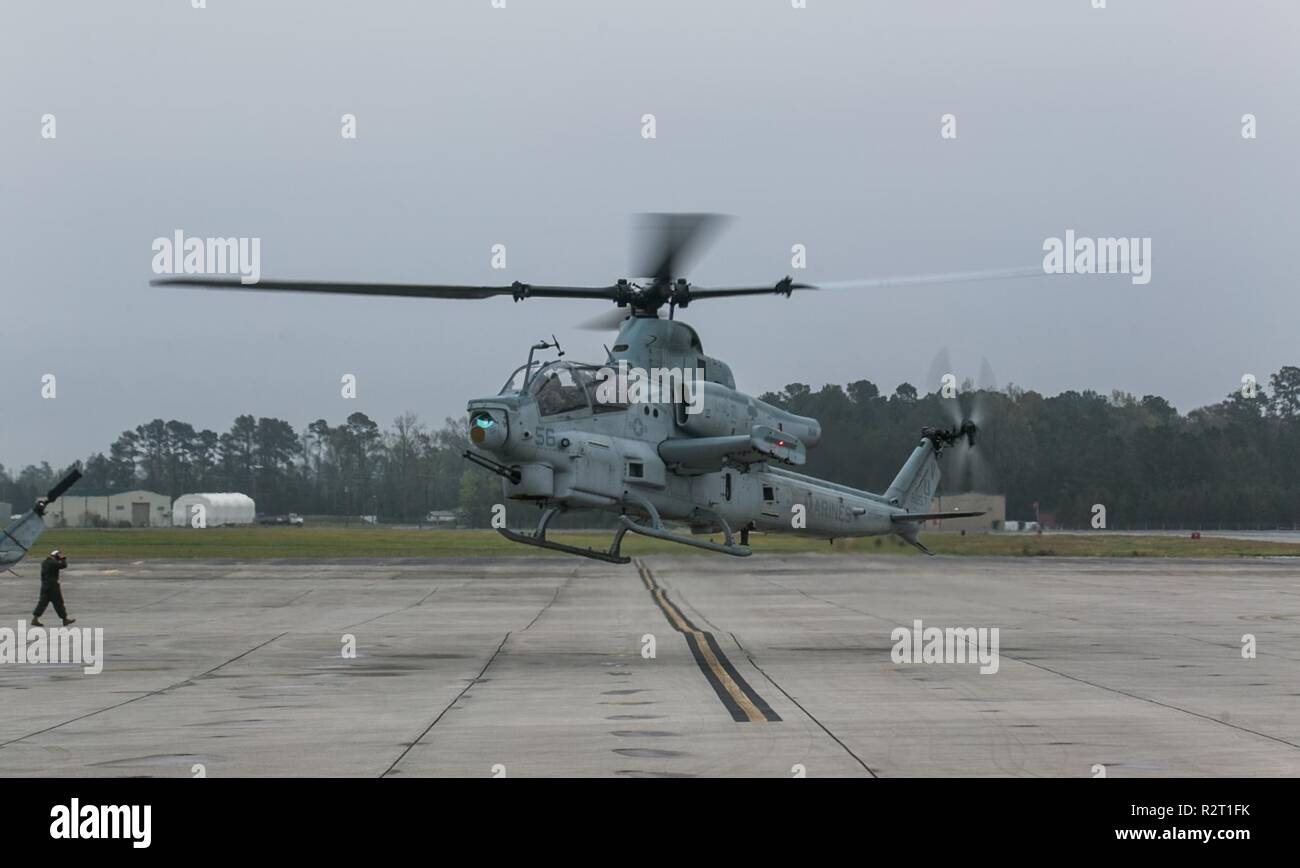 A U.S. Marine Corps AH-1Z Viper with Marine Light Attack Helicopter ...