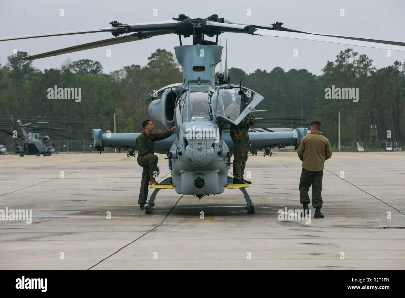 U.S. Marines with Marine Light Attack Helicopter Squadron (HMLA) 167 ...