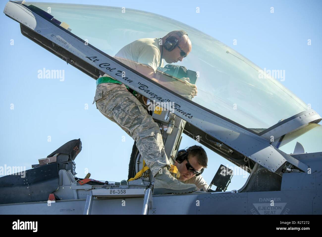 Members from the 140th Wing maintenance squadron, Colorado Air National ...