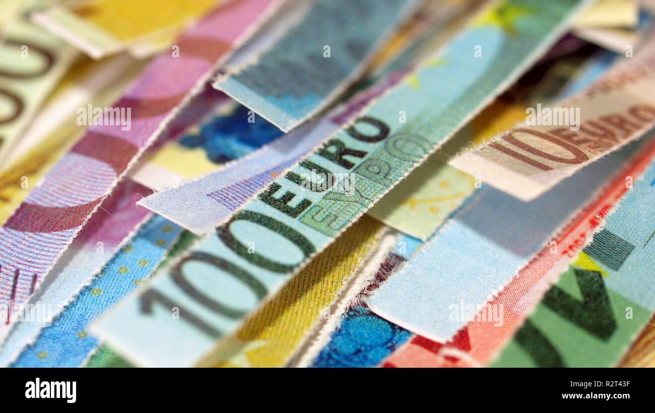 Money burn banknotes cut hi-res stock photography and images - Alamy
