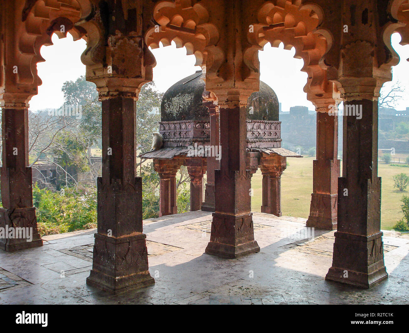 Battis khamba chhatri hi-res stock photography and images - Alamy