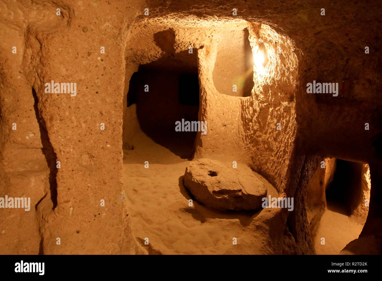 Underground maze hi-res stock photography and images - Alamy