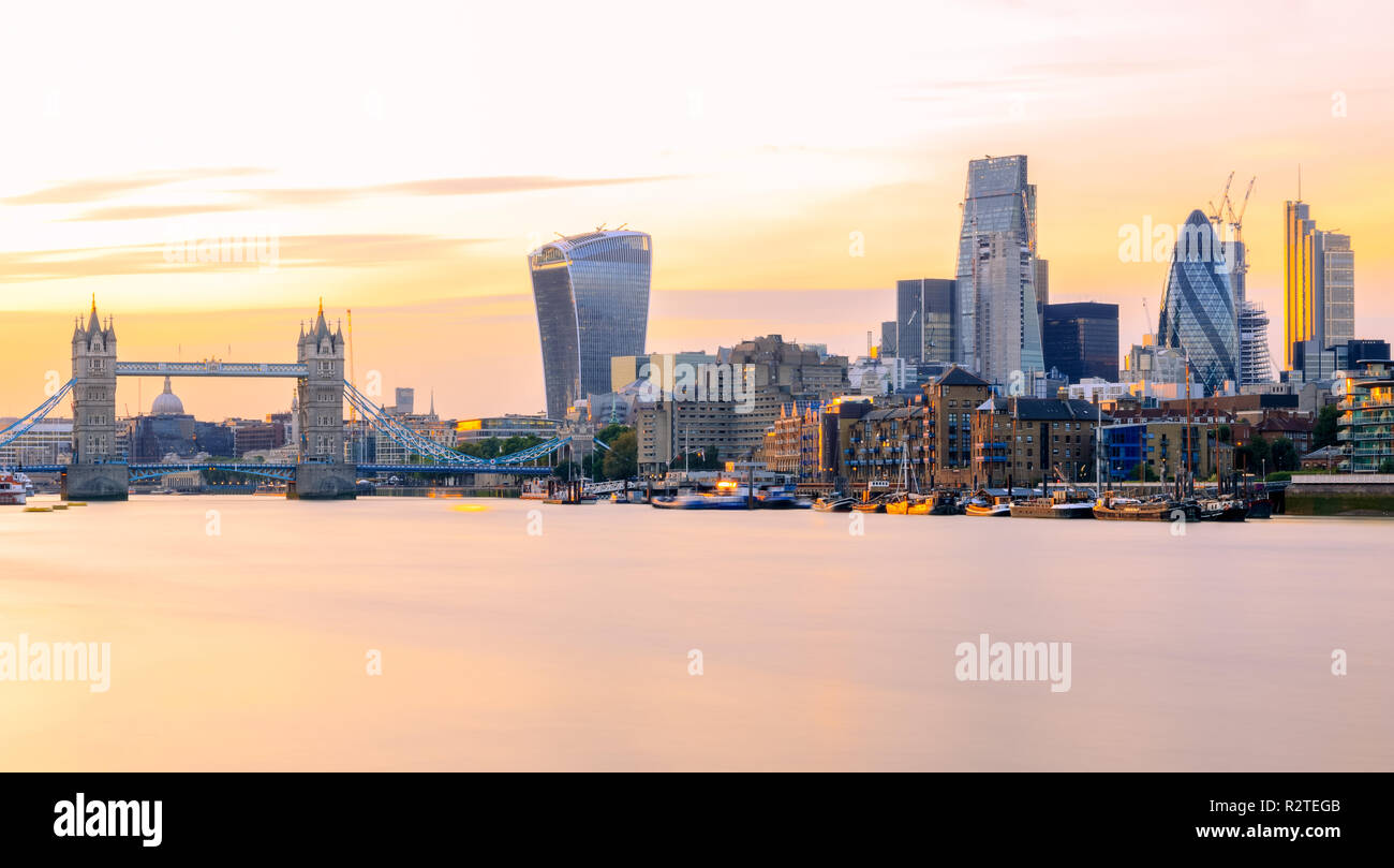 Skyline cityscape dusk sunset panoramic hi-res stock photography and ...