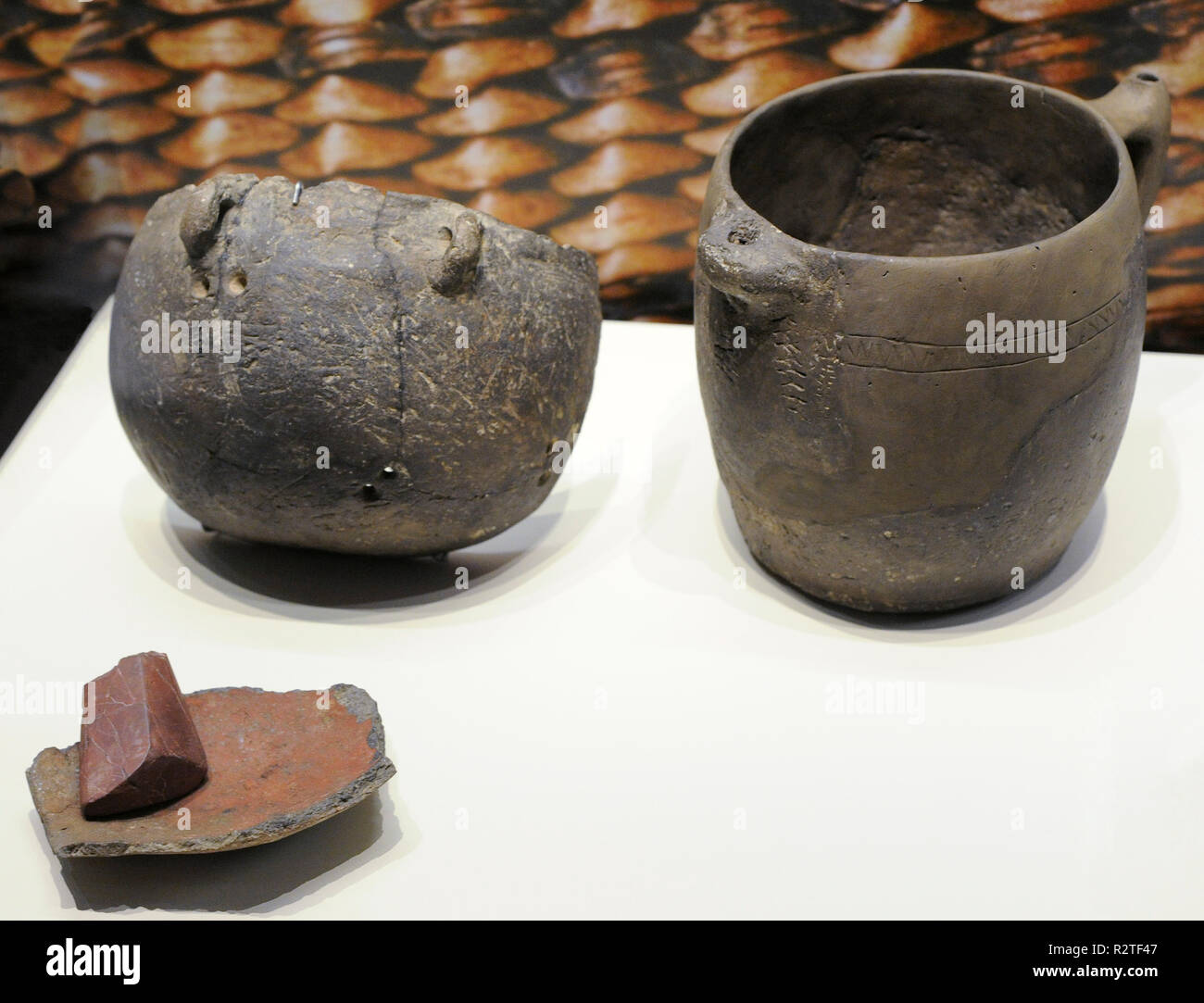 Prehistoric pottery hi-res stock photography and images - Alamy