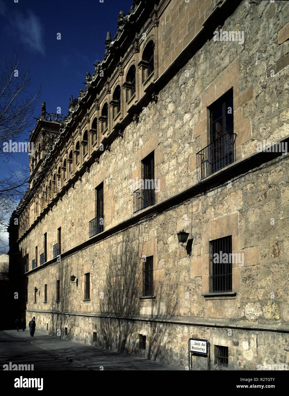 FACHADA DEL PALACIO MONTERREY - SIGLO XVI. Author: GIL DE HONTAÑON ...