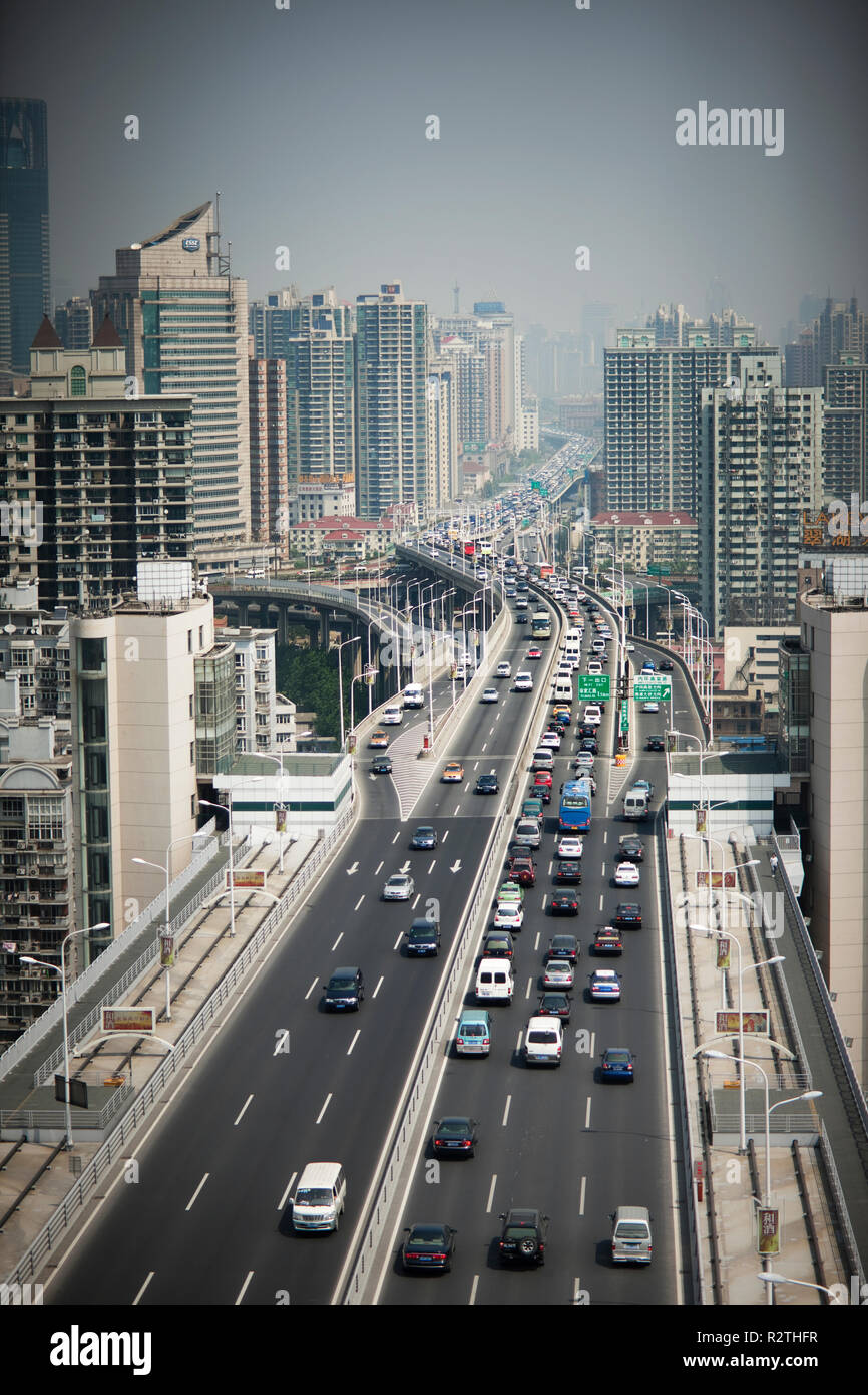 Highway outside city hi-res stock photography and images - Alamy