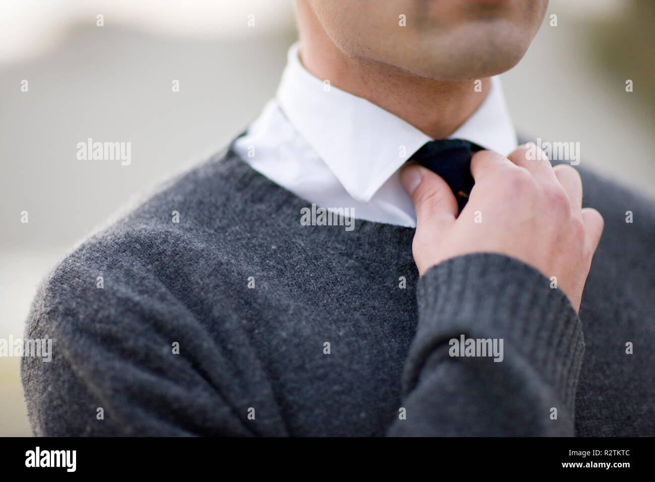 Man tying tie Stock Photo - Alamy