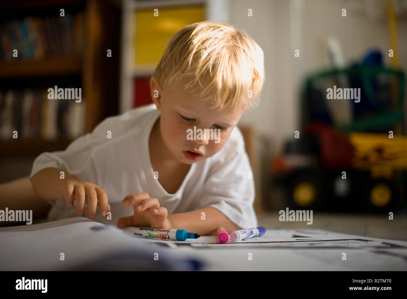 Colouring in activities hi-res stock photography and images - Alamy