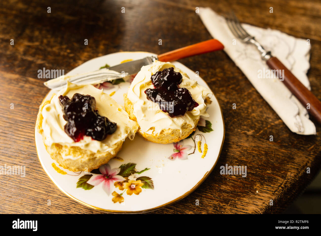 English scone with cream and jam hi-res stock photography and images ...