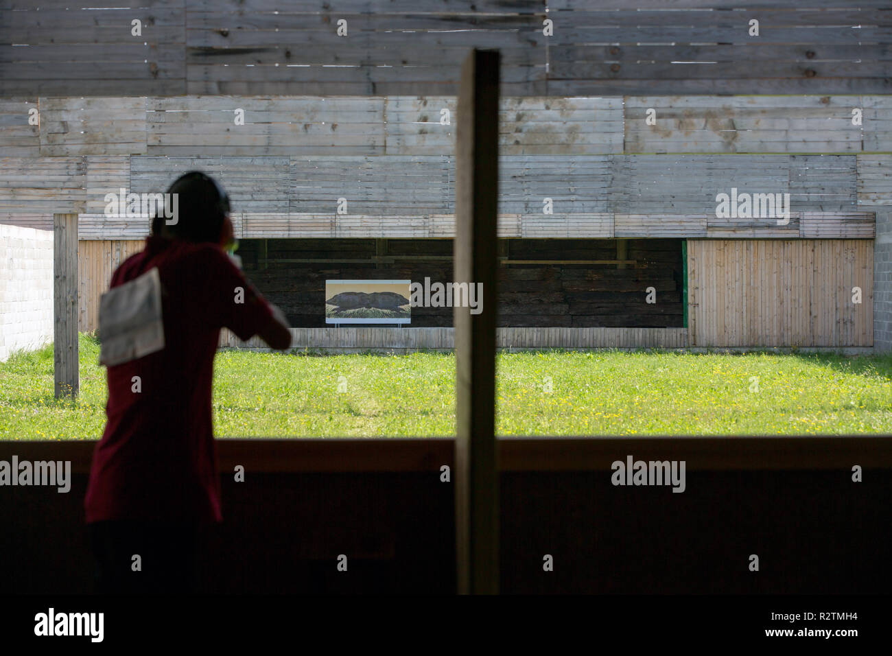 Shooting range shooter hi-res stock photography and images - Alamy