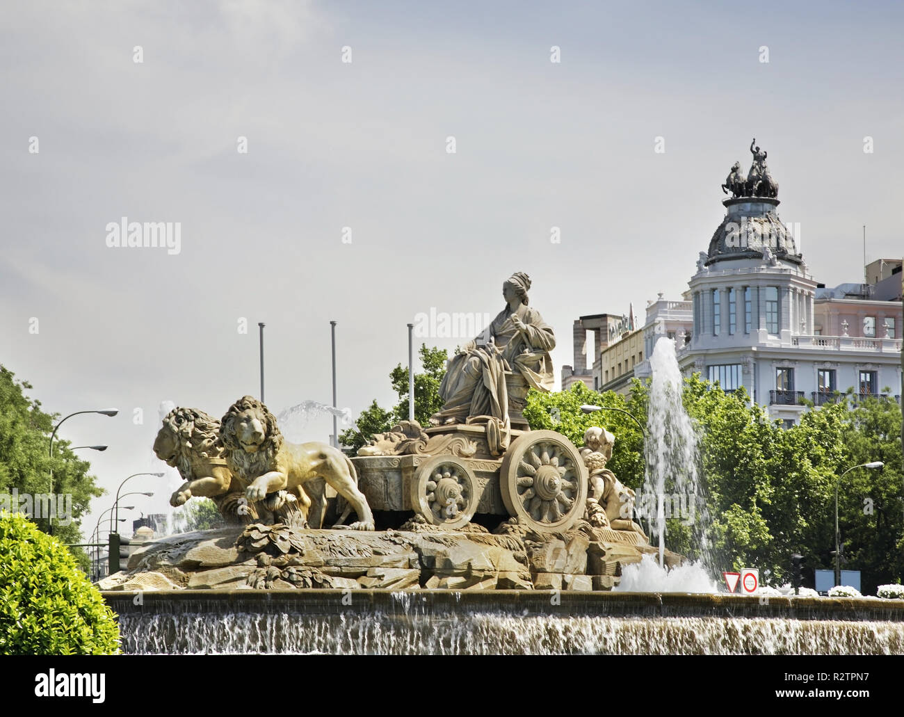 Cybele Fountain on Plaza de Cibeles in Madrid. Spain Stock Photo - Alamy