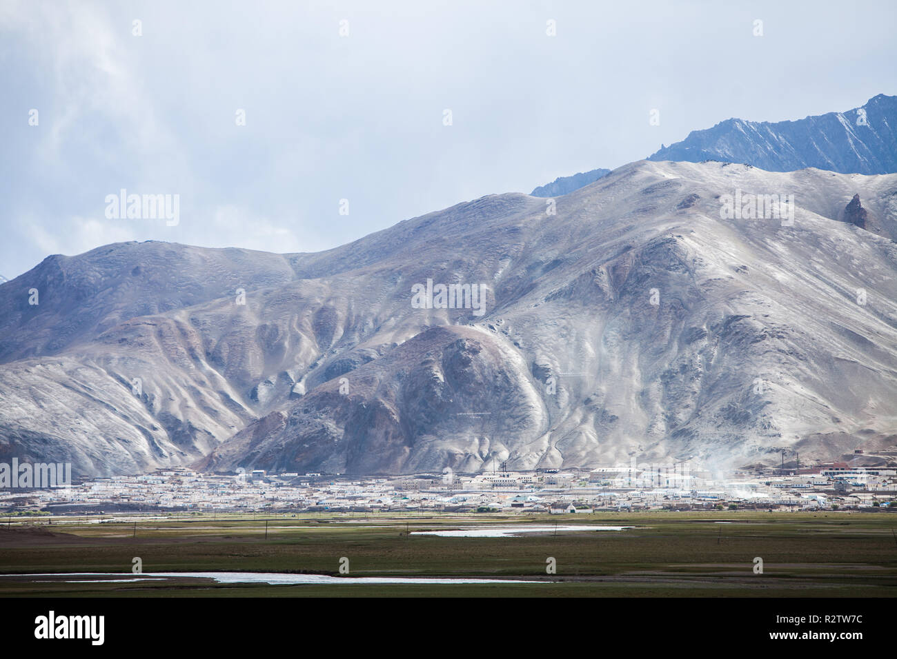 Overview of the town of Murghab, in Tajikistan Stock Photo - Alamy