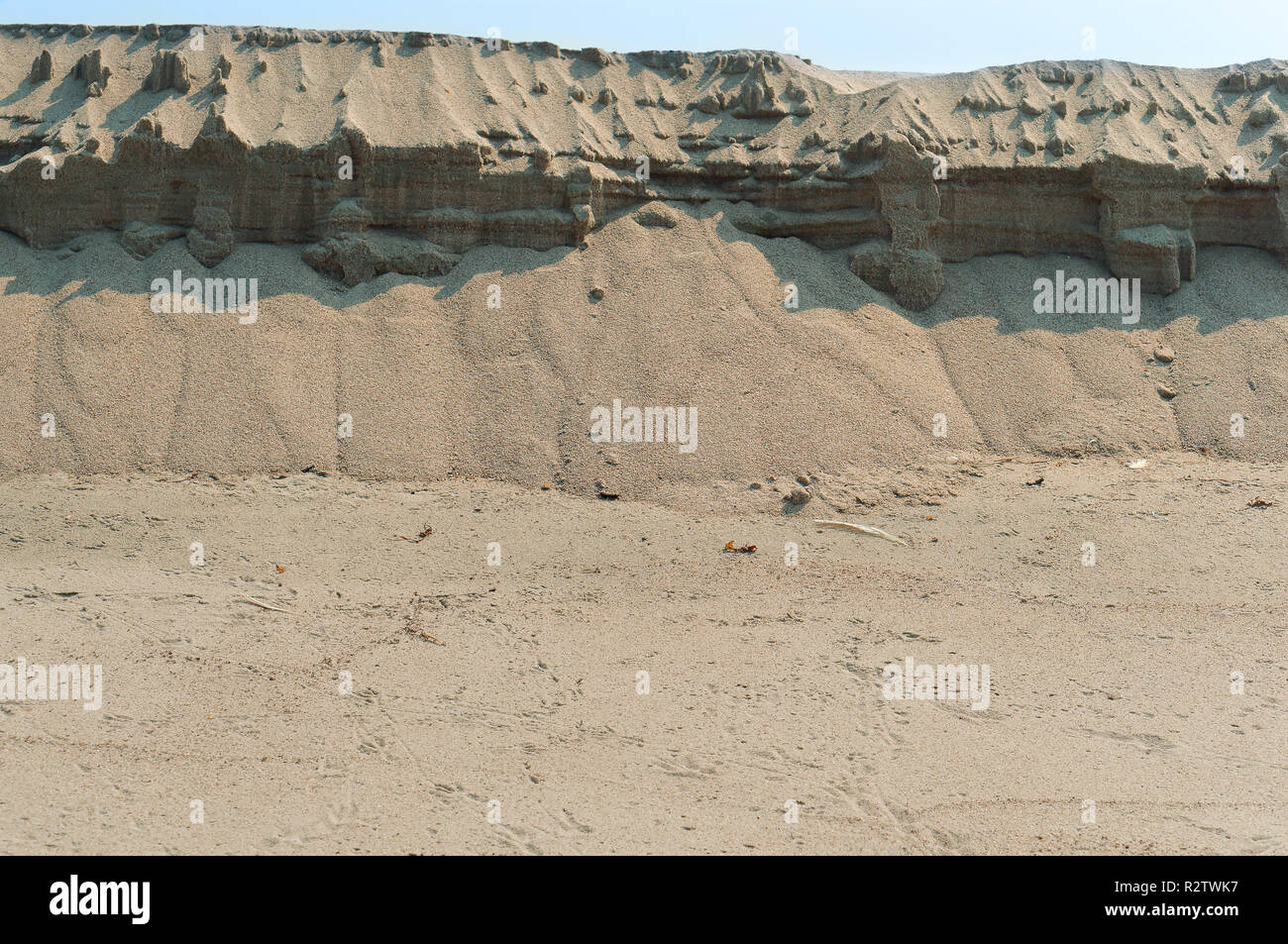 Sand cliff hi-res stock photography and images - Alamy