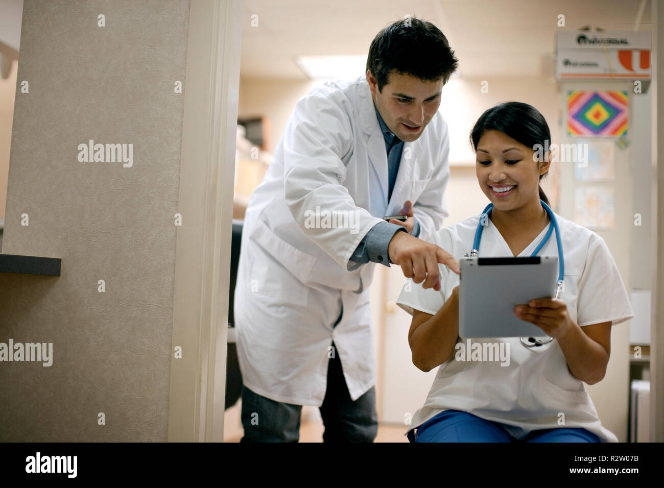 Nurse showing the tablet to the doctor Stock Photo - Alamy