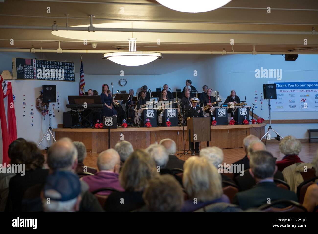 EVERETT, Wash. (Nov. 11, 2018) Capt. Mike Davis, commanding officer of ...
