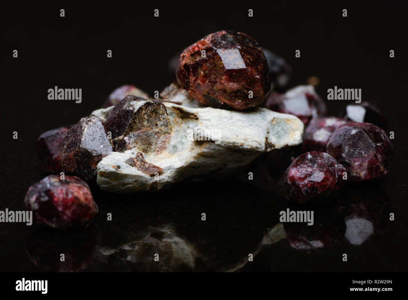 Raw garnets hi-res stock photography and images - Alamy