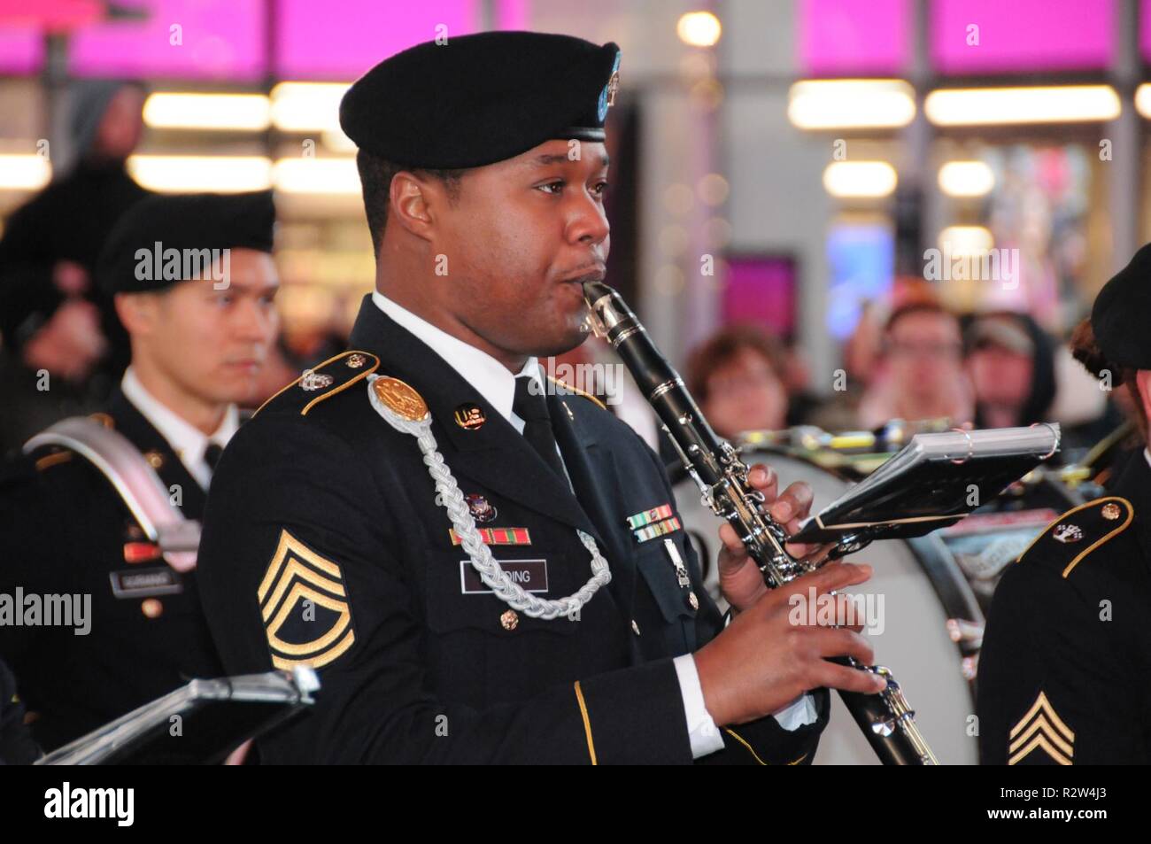 Sgt. 1st Class Paul Harding, a Soldier with the U.S. Army Reserve’s ...