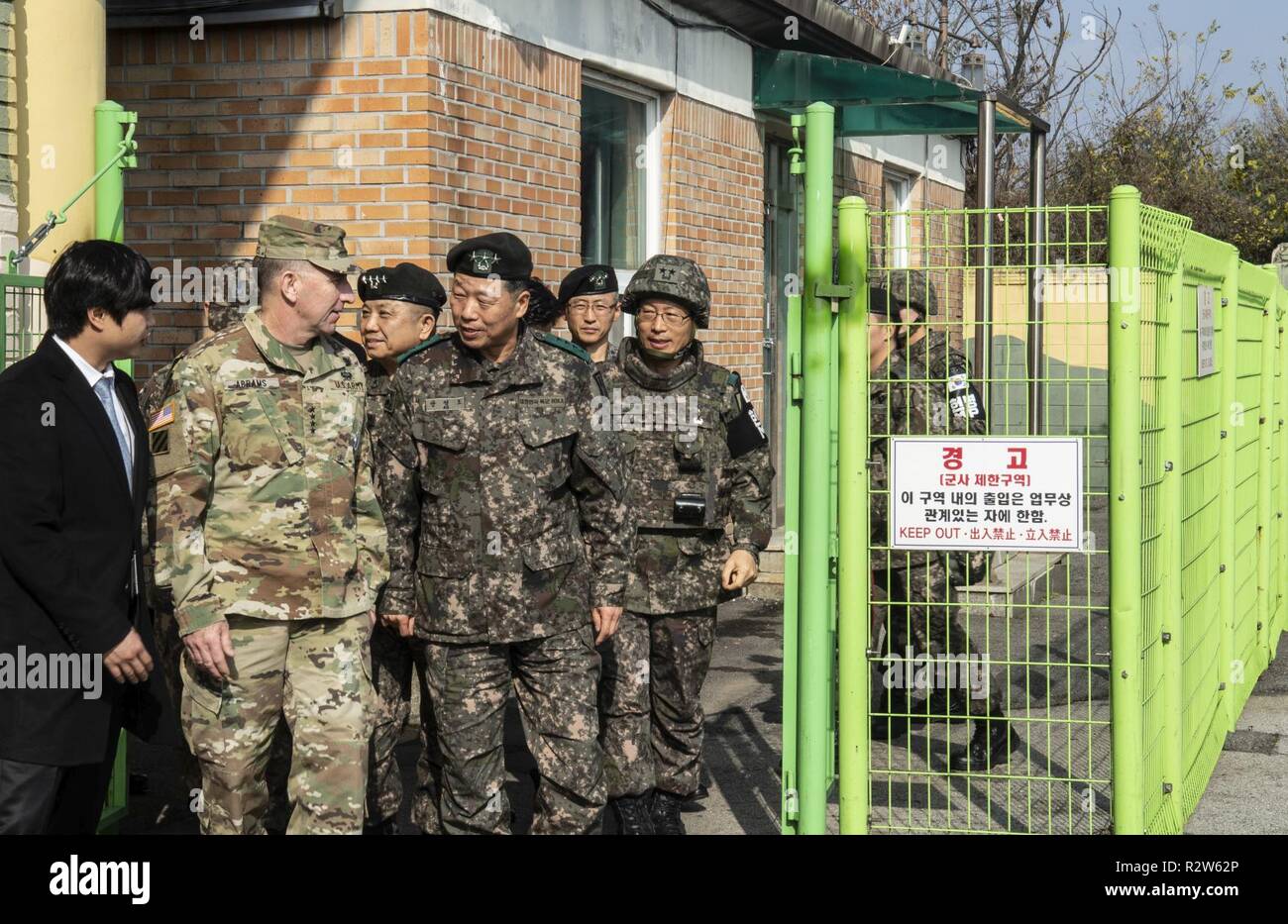 U s soldiers dmz hi-res stock photography and images - Alamy