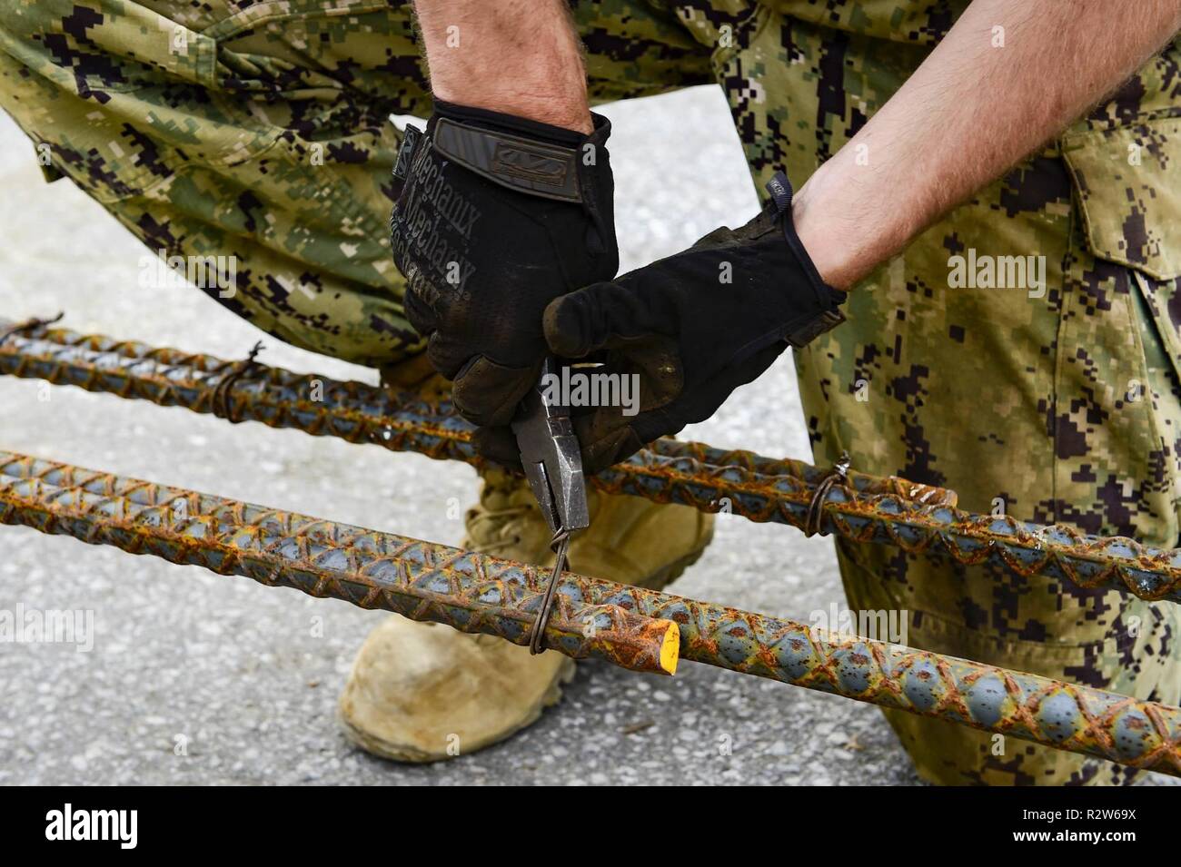 Joint splices hi-res stock photography and images - Alamy