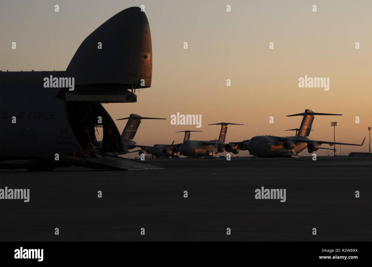 60th military airlift wing hi-res stock photography and images - Alamy