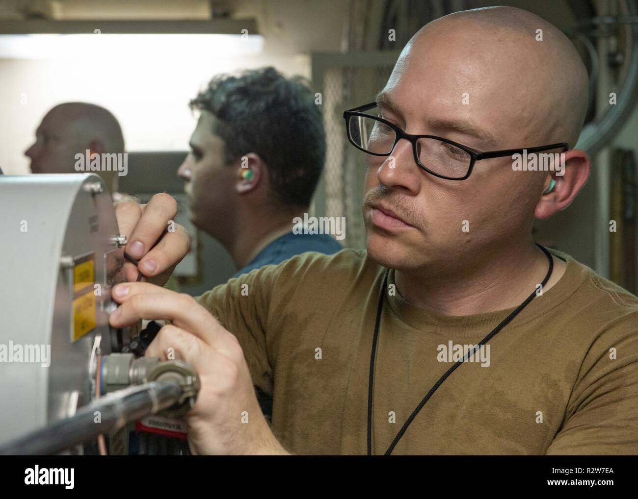 CARIBBEAN SEA (Nov. 8, 2018) Sonar Technician (Surface) 2nd class Jared ...