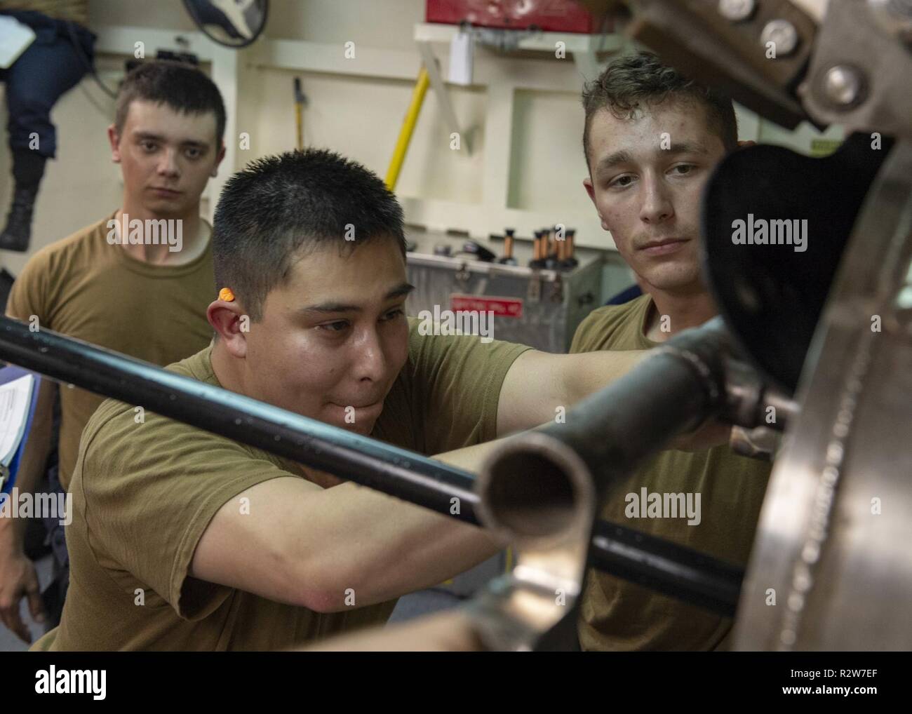 Towed array sonar hi-res stock photography and images - Alamy