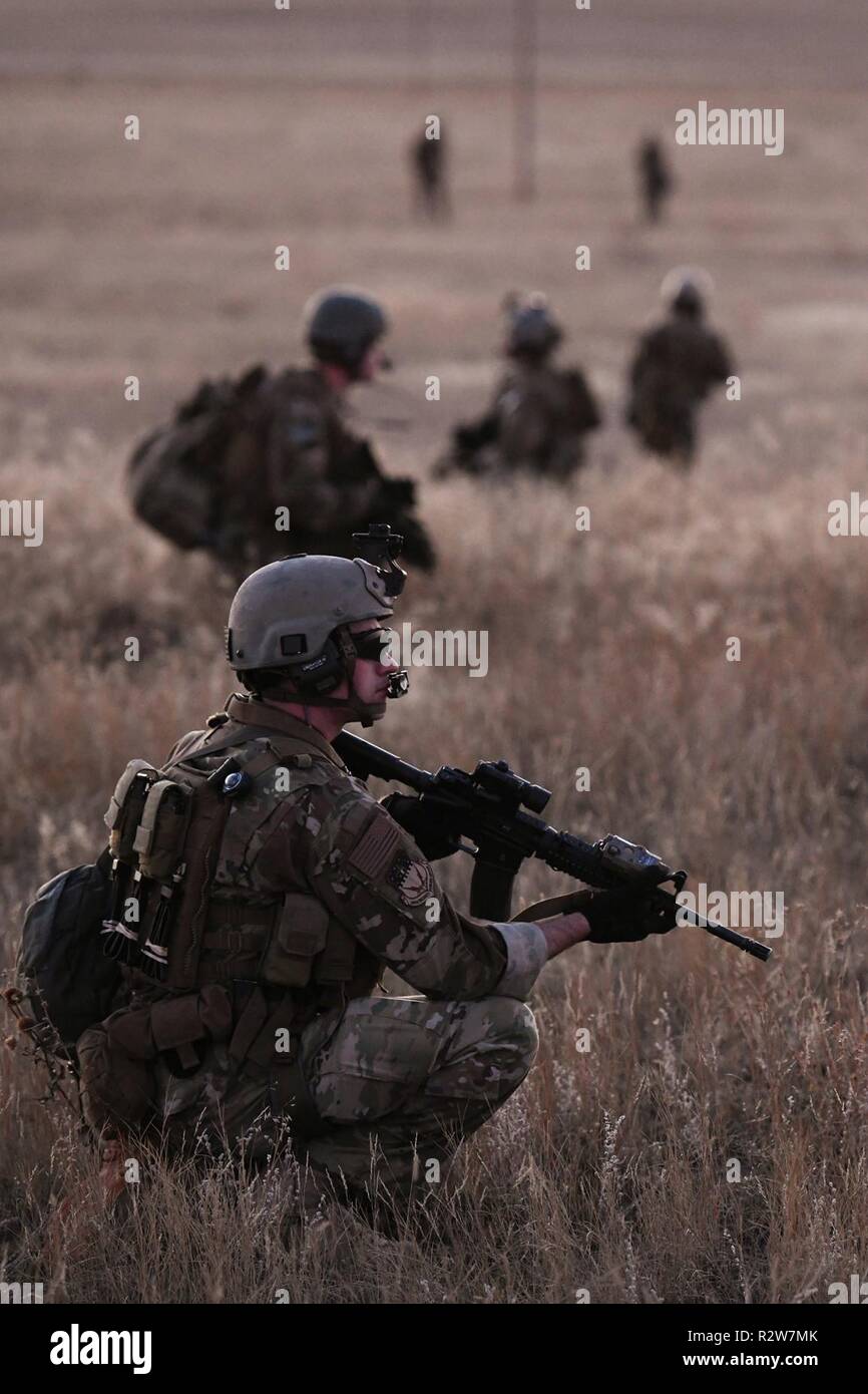 Electromagnetic spectrum operations hi-res stock photography and images ...