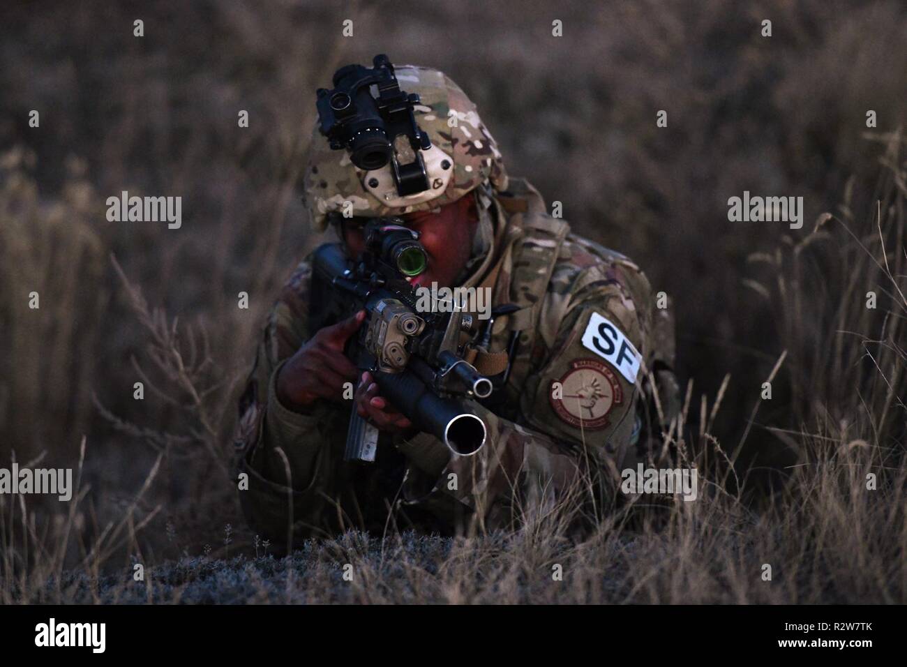 Electromagnetic spectrum operations hi-res stock photography and images ...