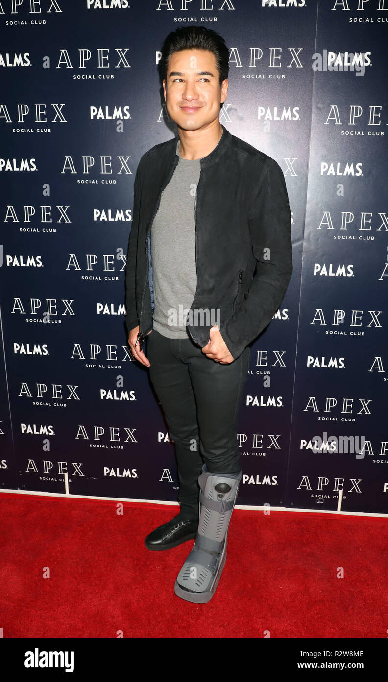 Celebrity television host Mario Lopez and wife Courtney Lopez celebrate ...