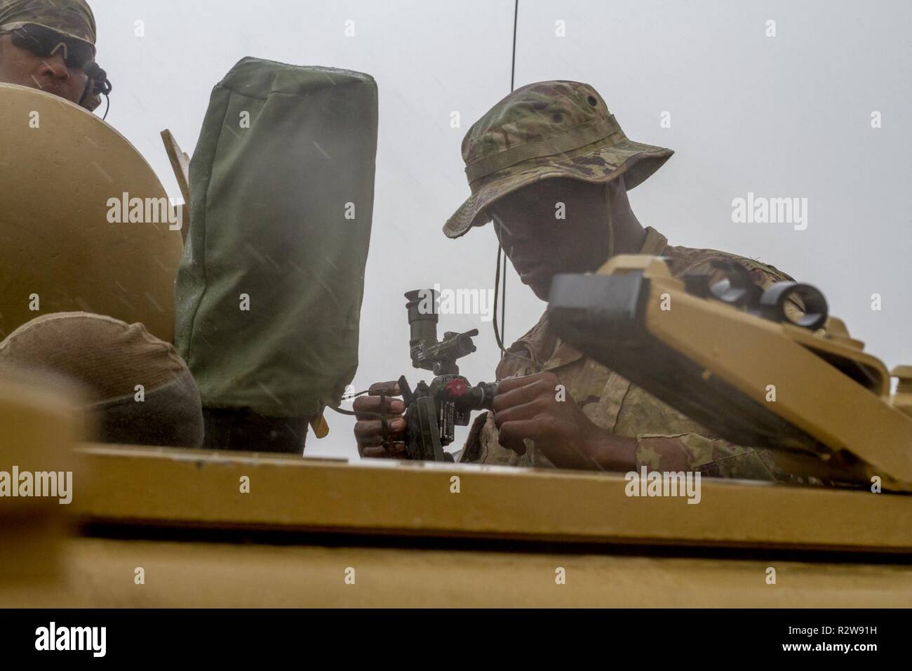 Mortar team firing hi-res stock photography and images - Alamy