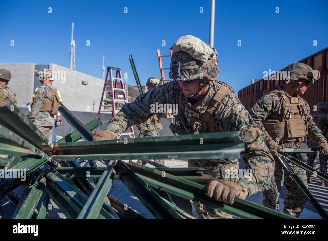 U s customs and border mexico truck hi-res stock photography and images ...