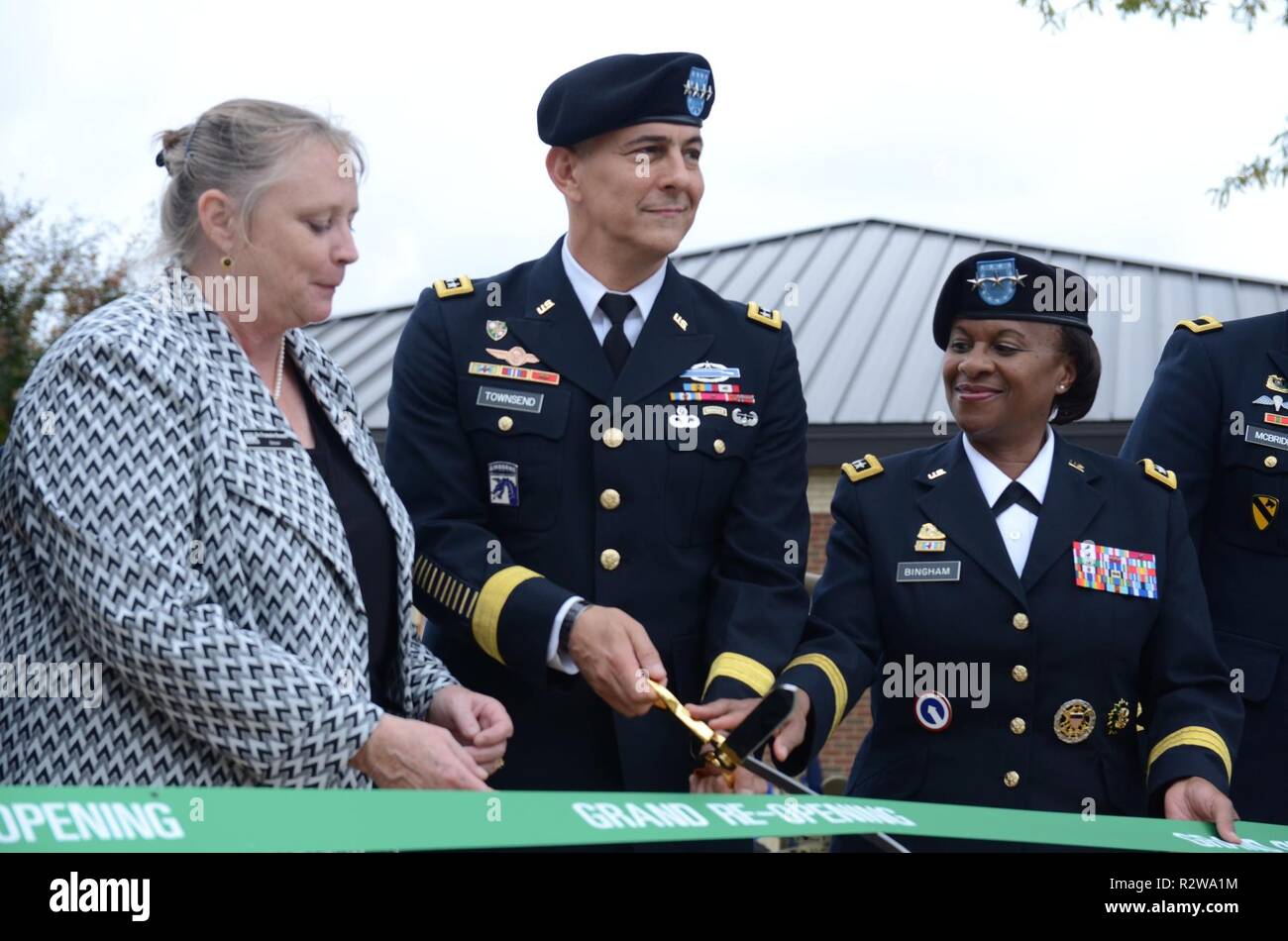 Dr. Francoise Bonnell, director of the Army Women’s Museum, left, Gen. Stephen Townsend ...