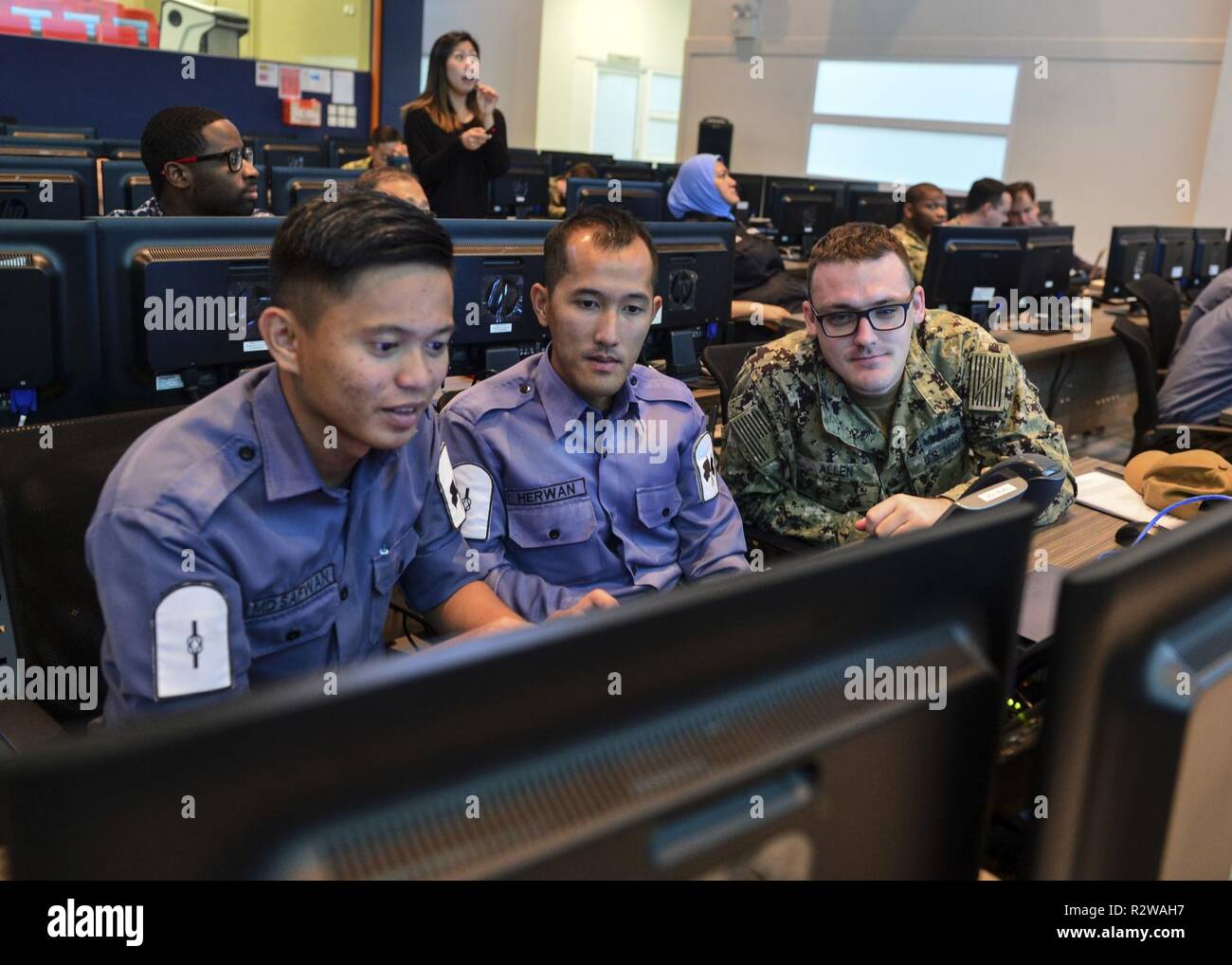 MUARA NAVAL BASE, Brunei (Nov. 14, 2018) - U.S. and Royal Brunei Navy ...