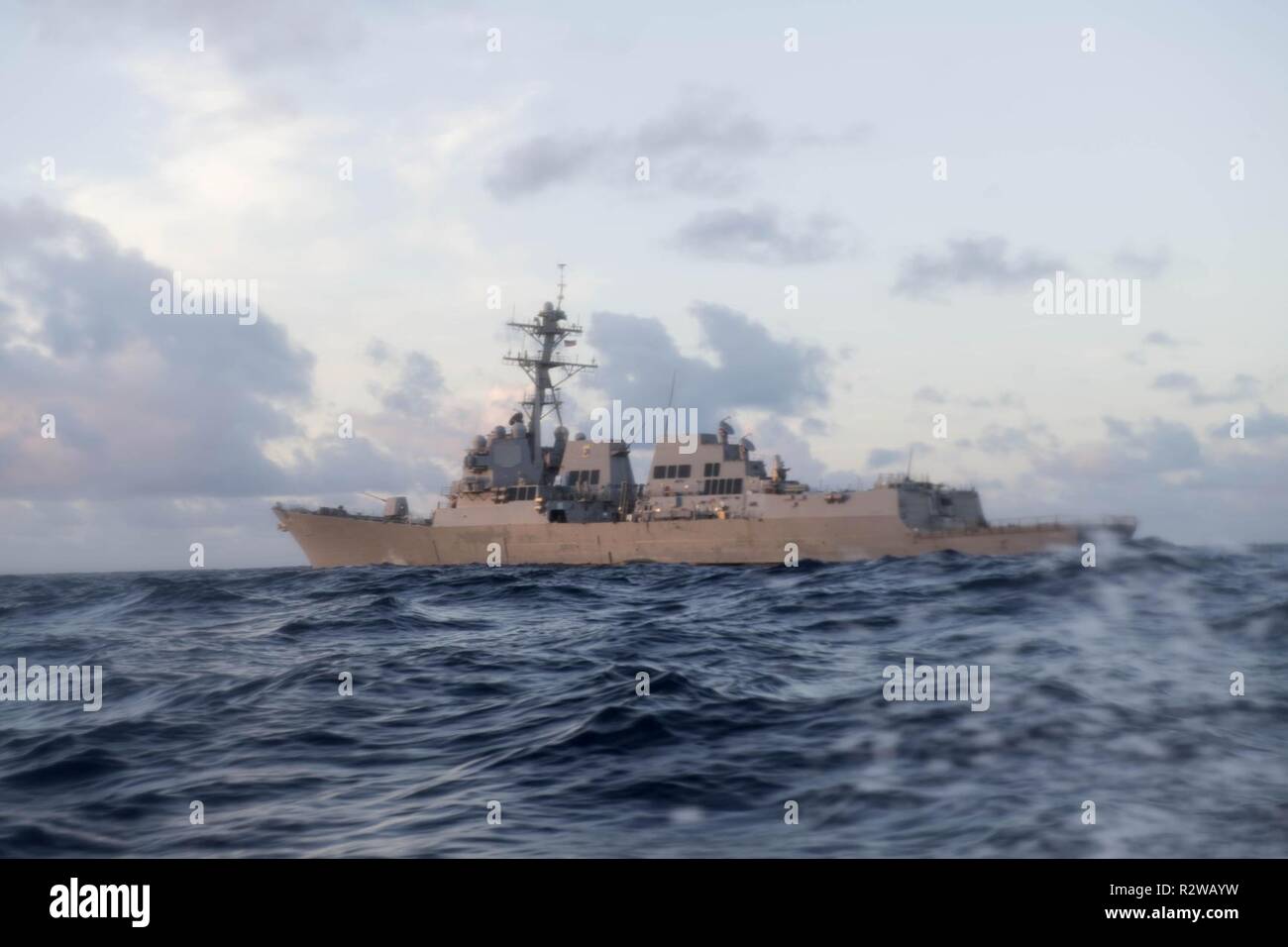 PACIFIC OCEAN (Nov. 02, 2018) The Arleigh Burke-class guided-missile ...
