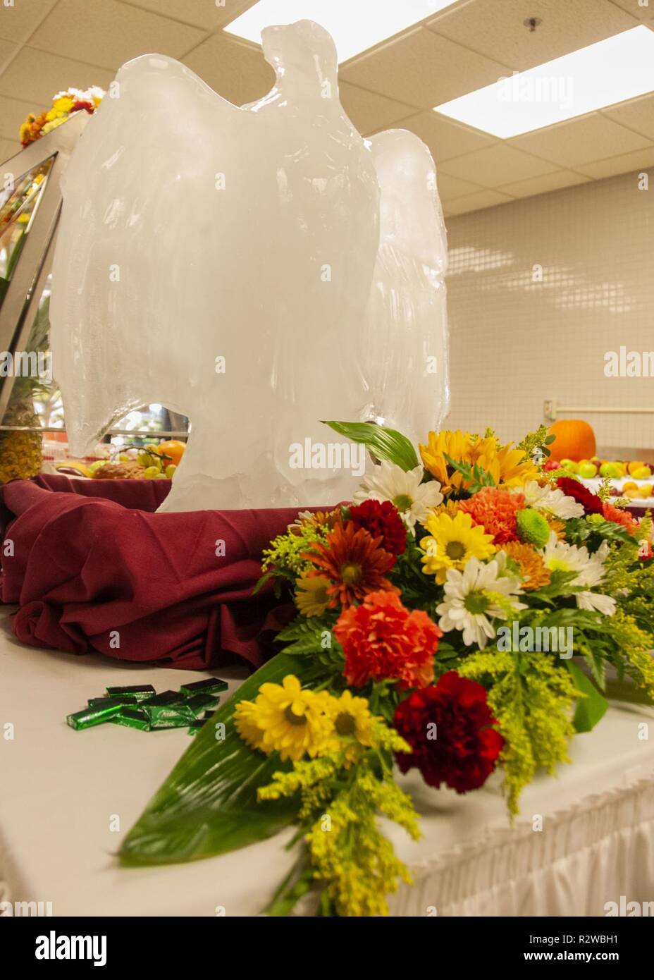Soldiers and staff members of the Alexis St. Martin Dining Facility at ...
