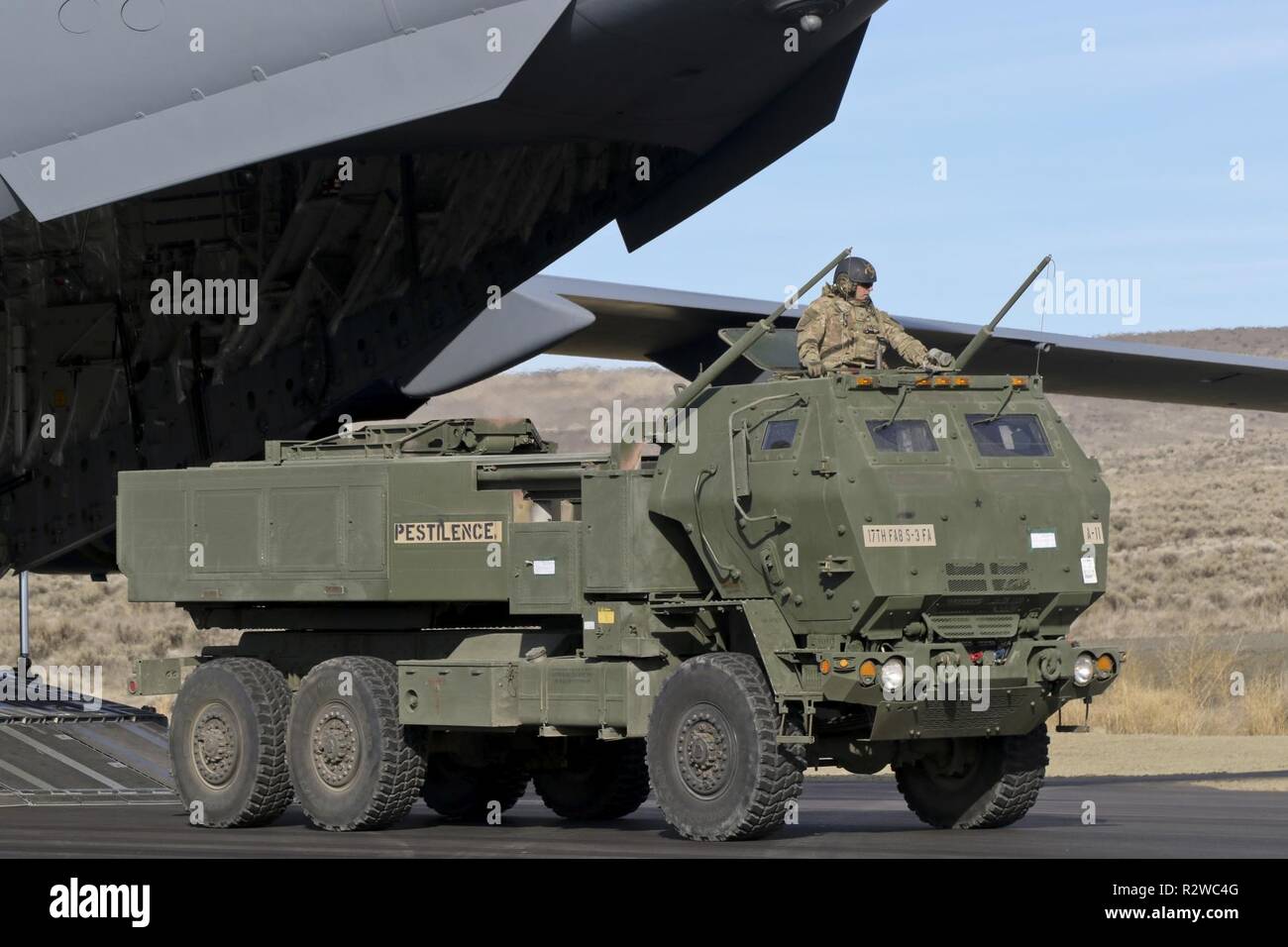 Soldiers from 5th Battalion, 3rd Field Artillery, 17th Field Artillery ...