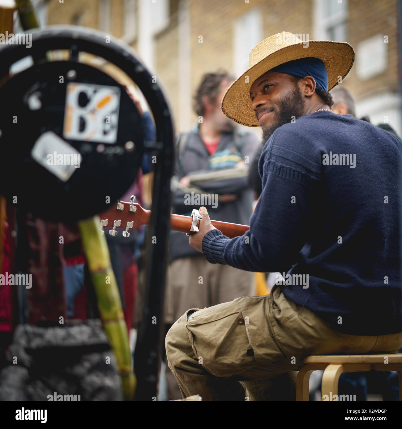 A street musician performing hi-res stock photography and images - Alamy