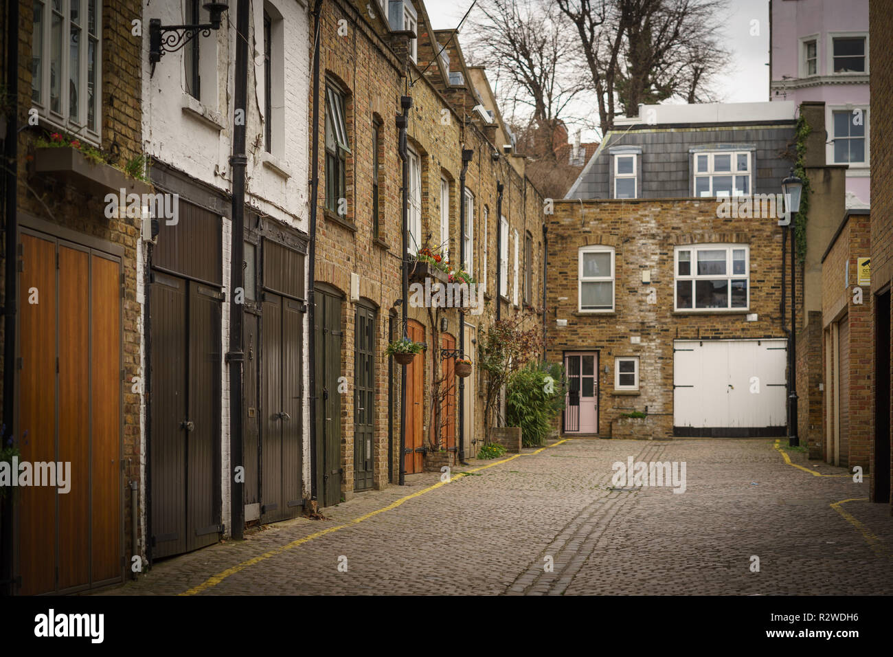 Luxury typical brick british houses hi-res stock photography and images ...