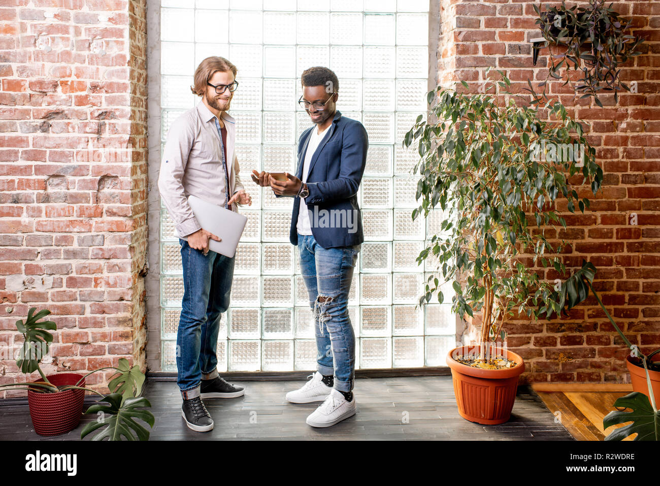 Two office blocks hi-res stock photography and images - Alamy