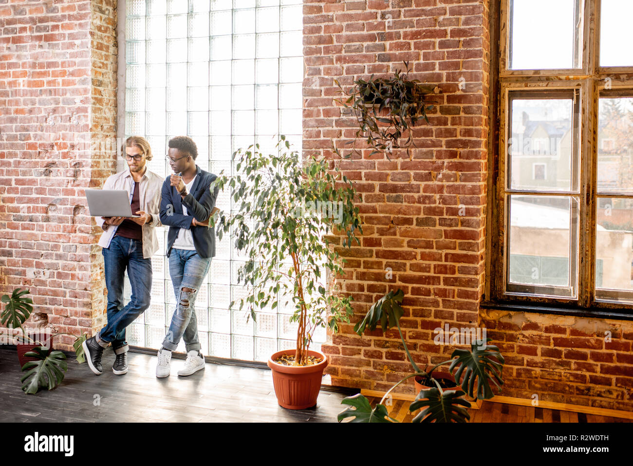 Two office blocks hi-res stock photography and images - Alamy