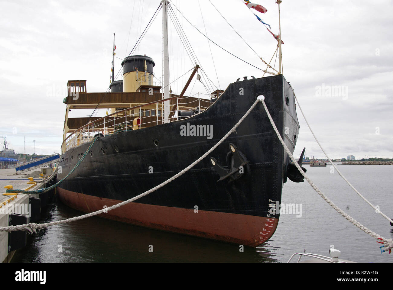 Cargo hold ship old hi-res stock photography and images - Alamy