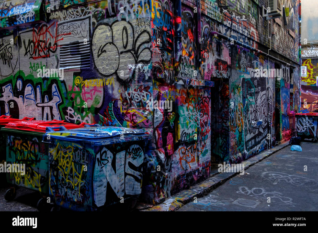 Street Art in Hosier Lane - Melbourne Stock Photo - Alamy