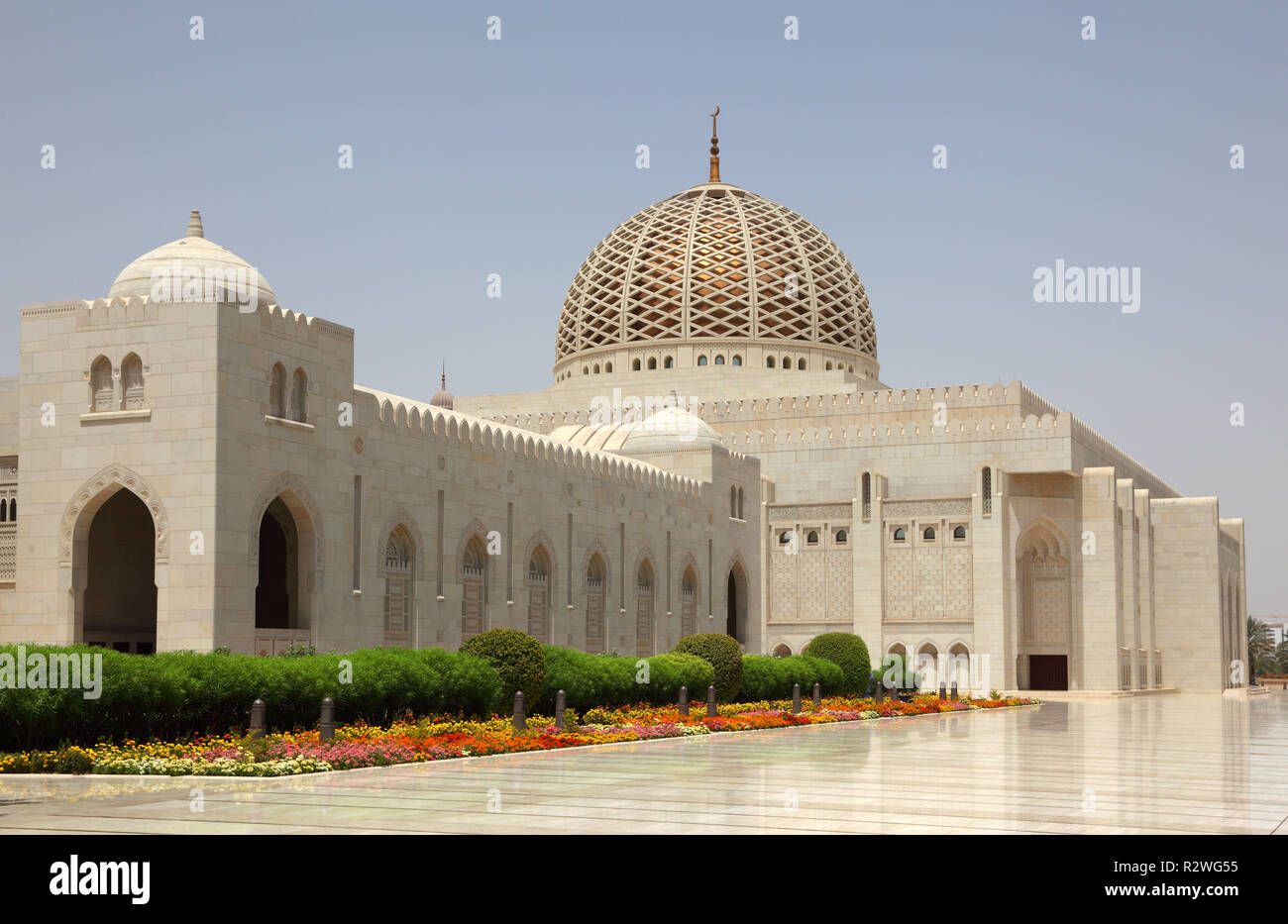 sultan qaboos grand mosque in muscat,oman Stock Photo - Alamy