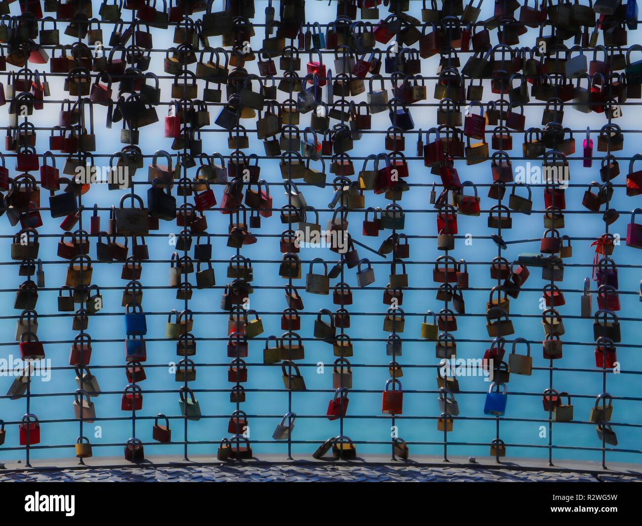 Closed forever sign hi-res stock photography and images - Alamy