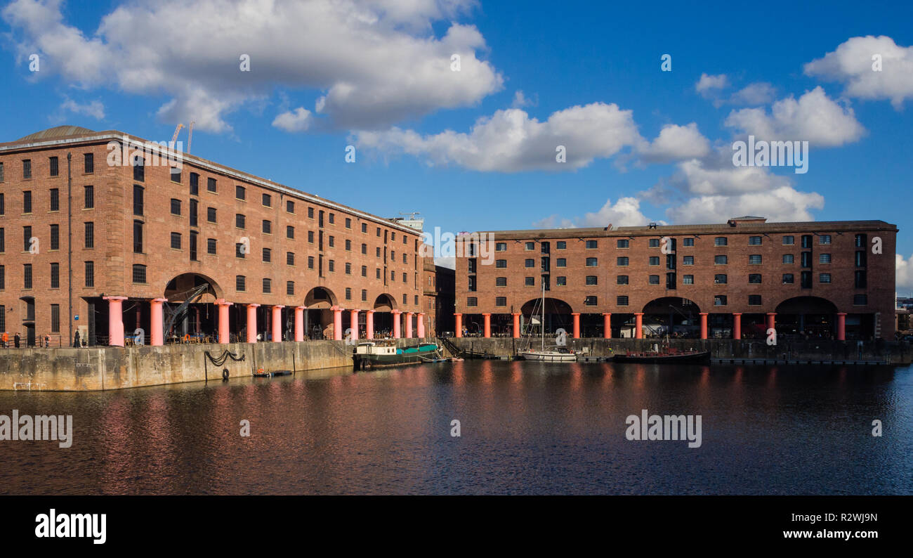 Cafes albert docks hi-res stock photography and images - Alamy