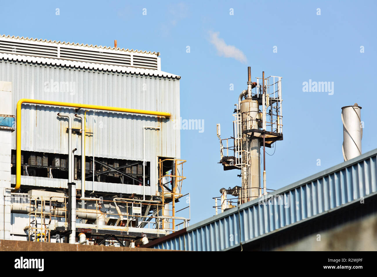 Distillation tower damage hi-res stock photography and images - Alamy