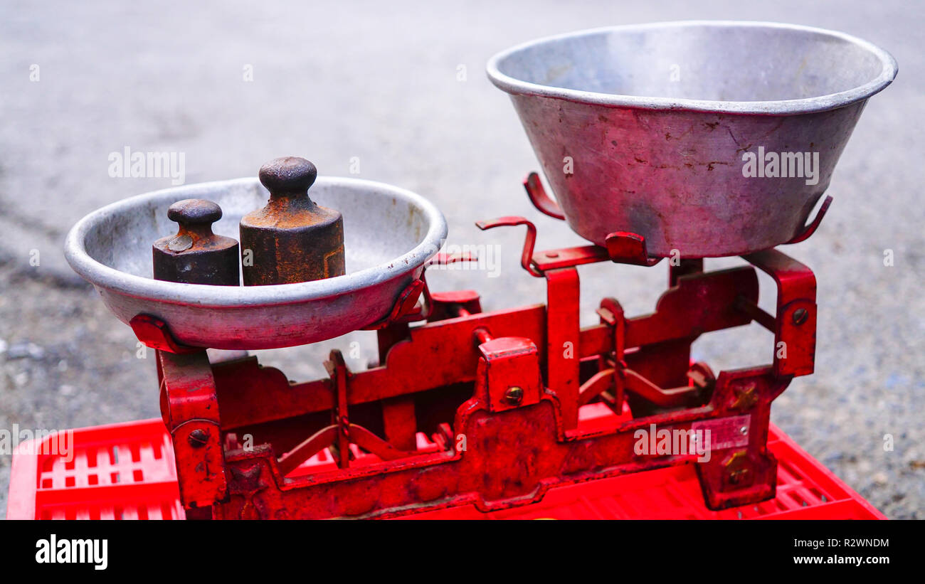 Old weighing machine scales hi-res stock photography and images - Alamy